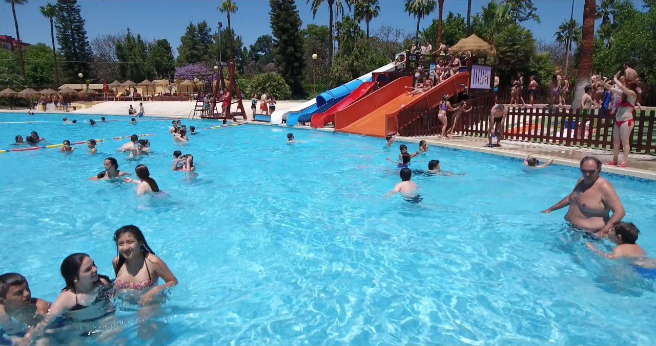 Valencia inaugura la temporada de piscinas y ofrece 2.600 plazas en los ...